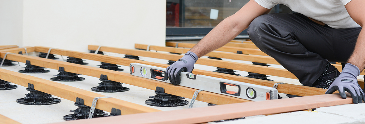 Terrasse sur plots: Avantages, Prix, Pose - PaveBéton